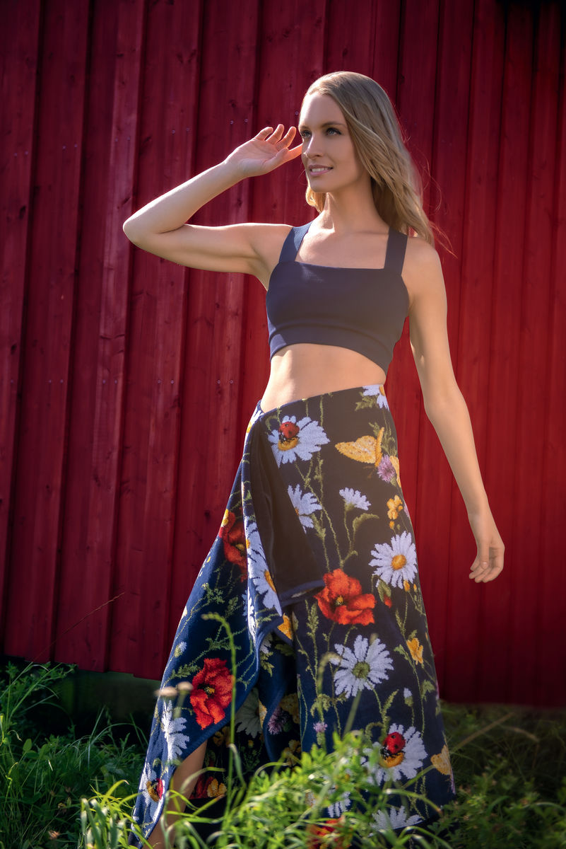 Mit der Handtuchserie DAISY FIELD BLUE von FEILER holen sie sich den Frühling in ihr Bad. Mohn ...